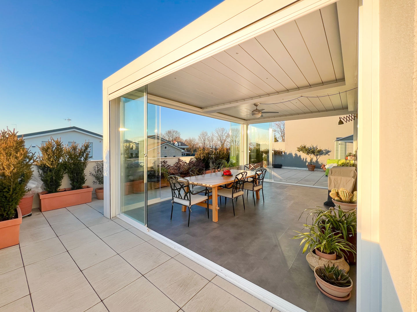 Realizzazione Pergola Bioclimatica con Vetrate Scorrevoli | homify