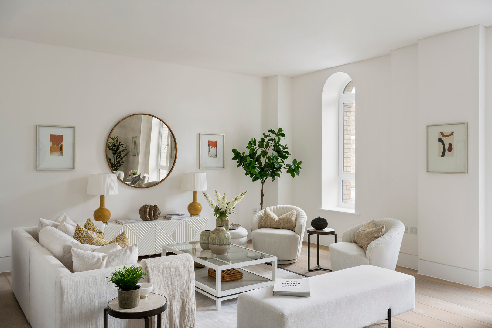 Spiegeldecoratie: Hoe ruimtes vergroten en visuele charme toevoegen ...