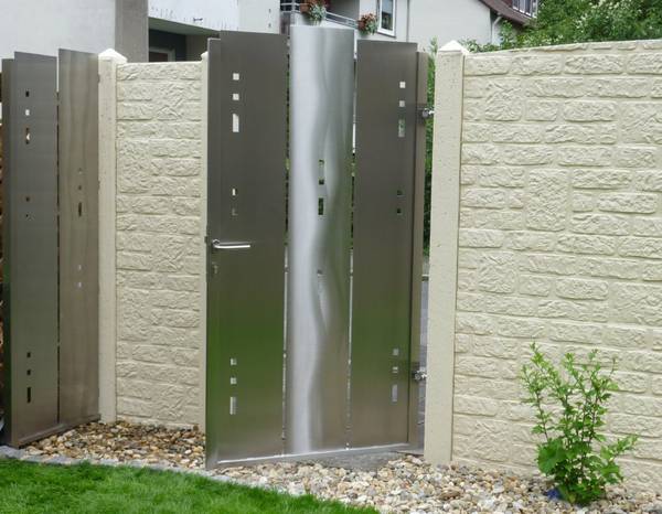 Modernes Tordesign Aus Edelstahl